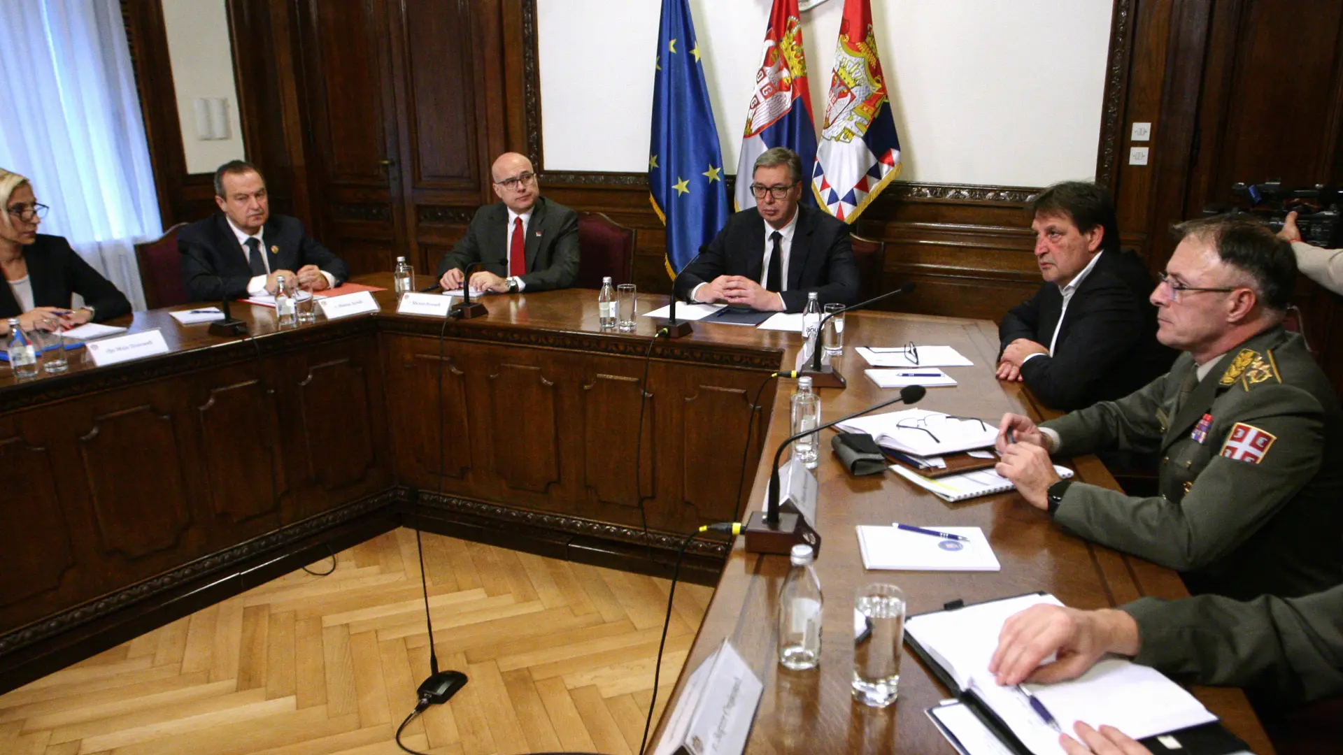 Završena hitna sednica Saveta za nacionalnu bezbednost: Vučić otišao u Banjaluku, izneto sedam ...